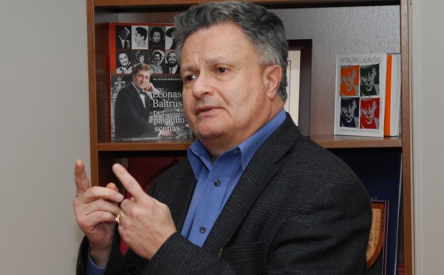 U.S. Prof. Pilotta's Lecture: Info Wars in Trump's America Oct. 17th - MRU