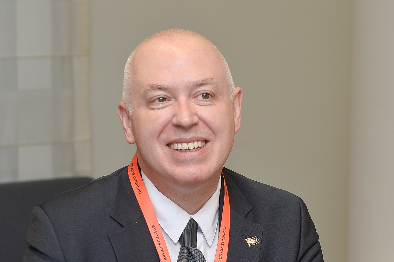 Cybersecurity Prof. Warren from Australia Lectured on Future Threats ...