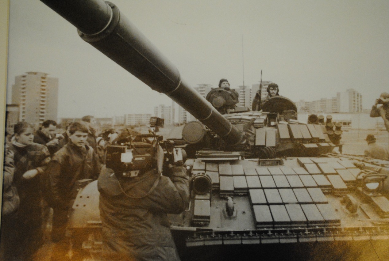 Photo Exhibit Opened to Mark Freedom Fighters Day - MRU